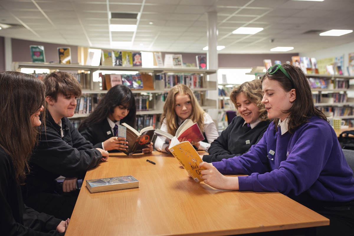 Collaborating with teen researchers to understand teenage reading ...