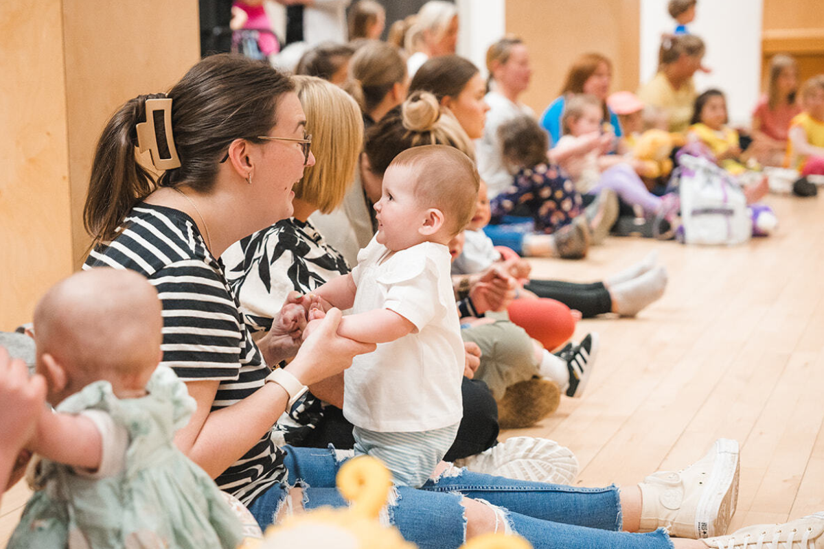 How Peekaboo supports early literacy - Scottish Book Trust